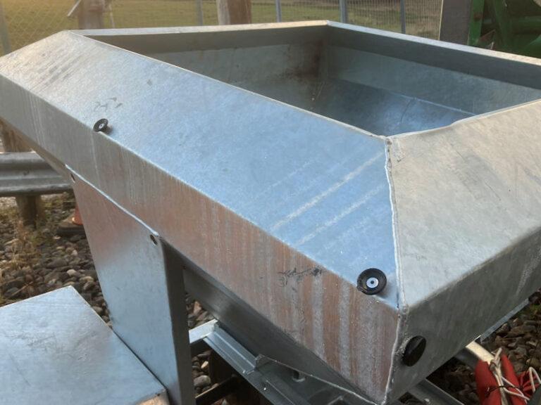 Glendale Galvanised Sheep Snacker for sale - McLaren Tractors